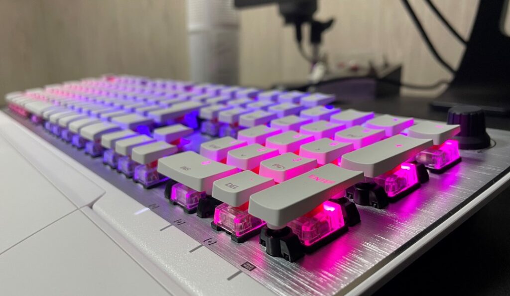 ROCCAT VULCAN 122 AIMOをレビュー！おしゃれなゲーミングキーボード - isacomputer